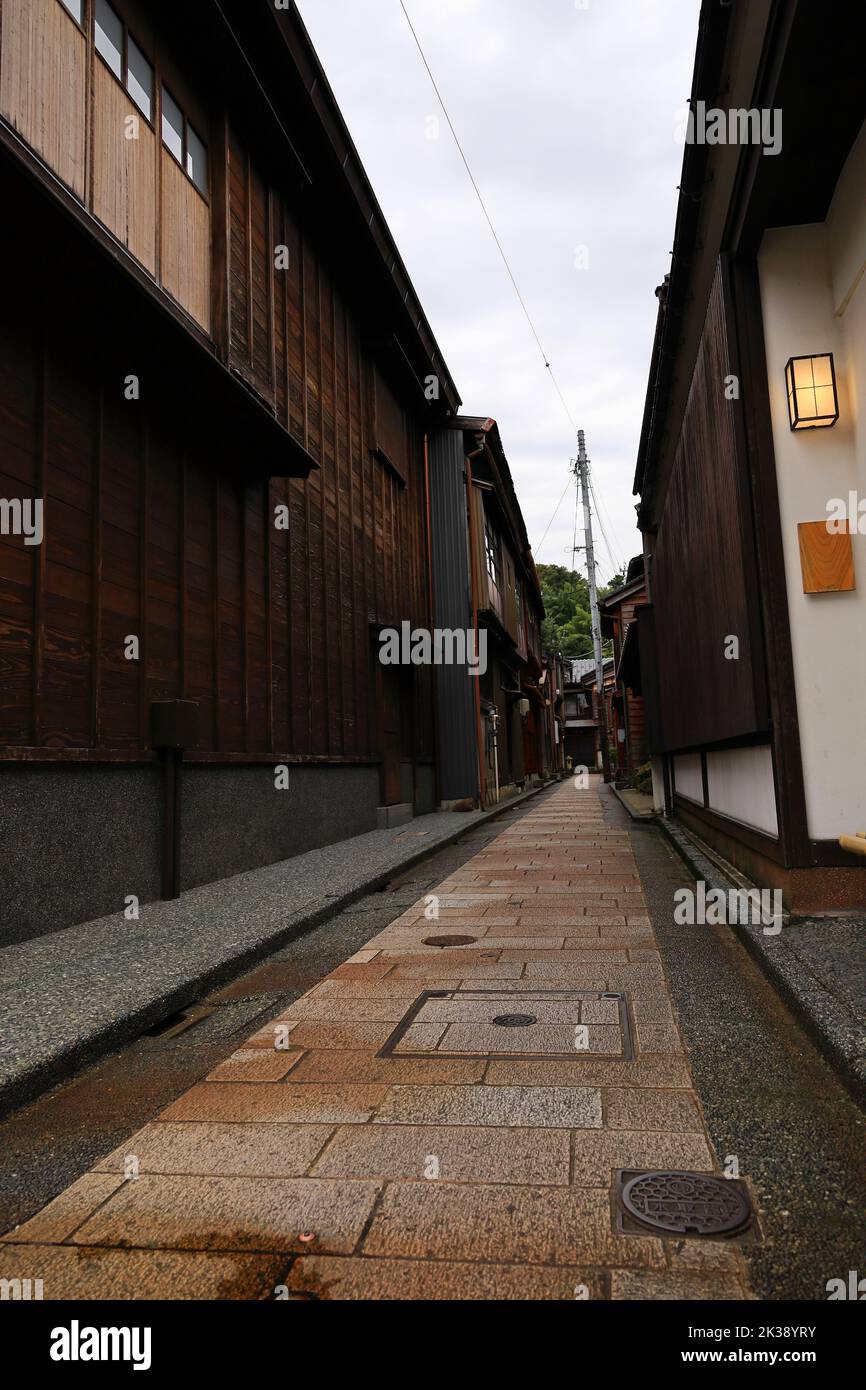 Scenery of the ancient capital of Japan "Kanazawa Higashi Chaya ...
