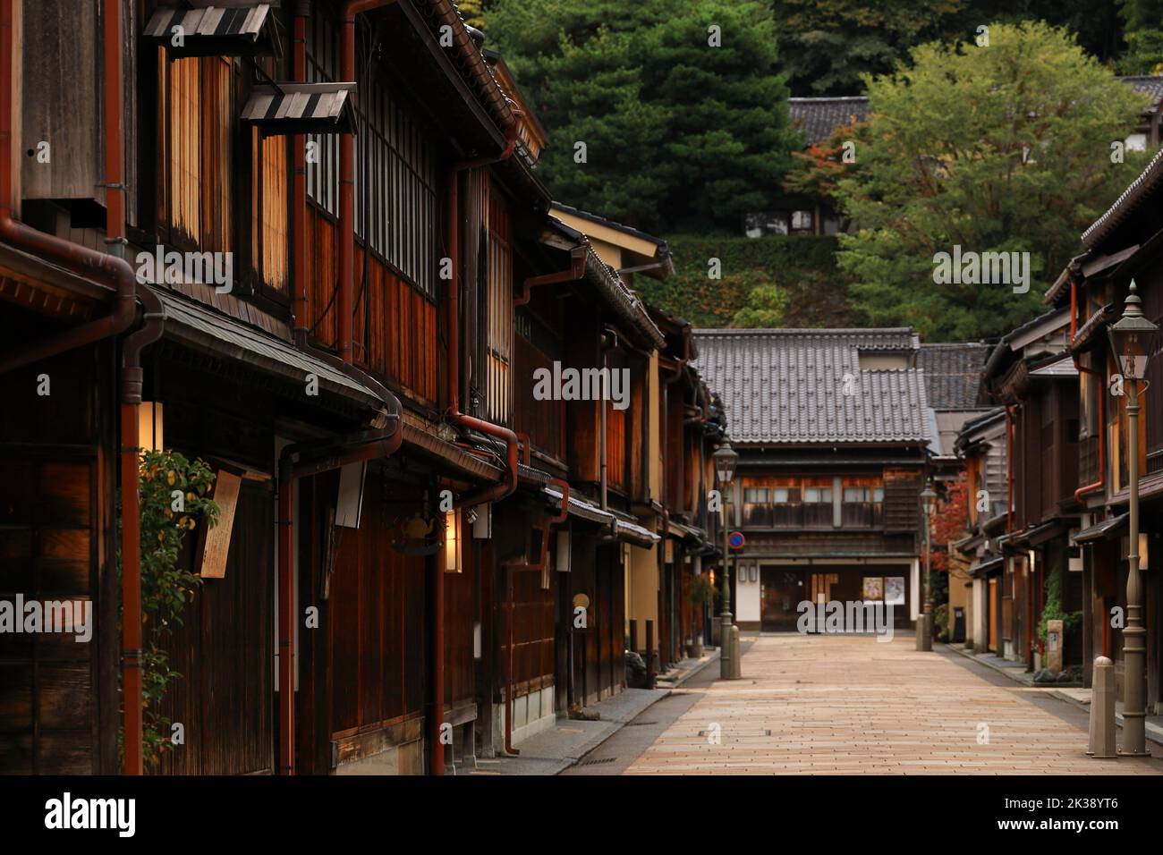 Scenery of the ancient capital of Japan "Kanazawa Higashi Chaya ...
