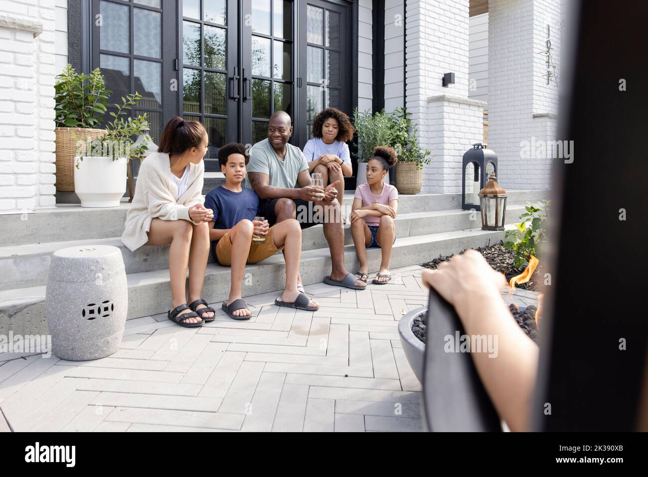 Family on steps hi-res stock photography and images - Alamy