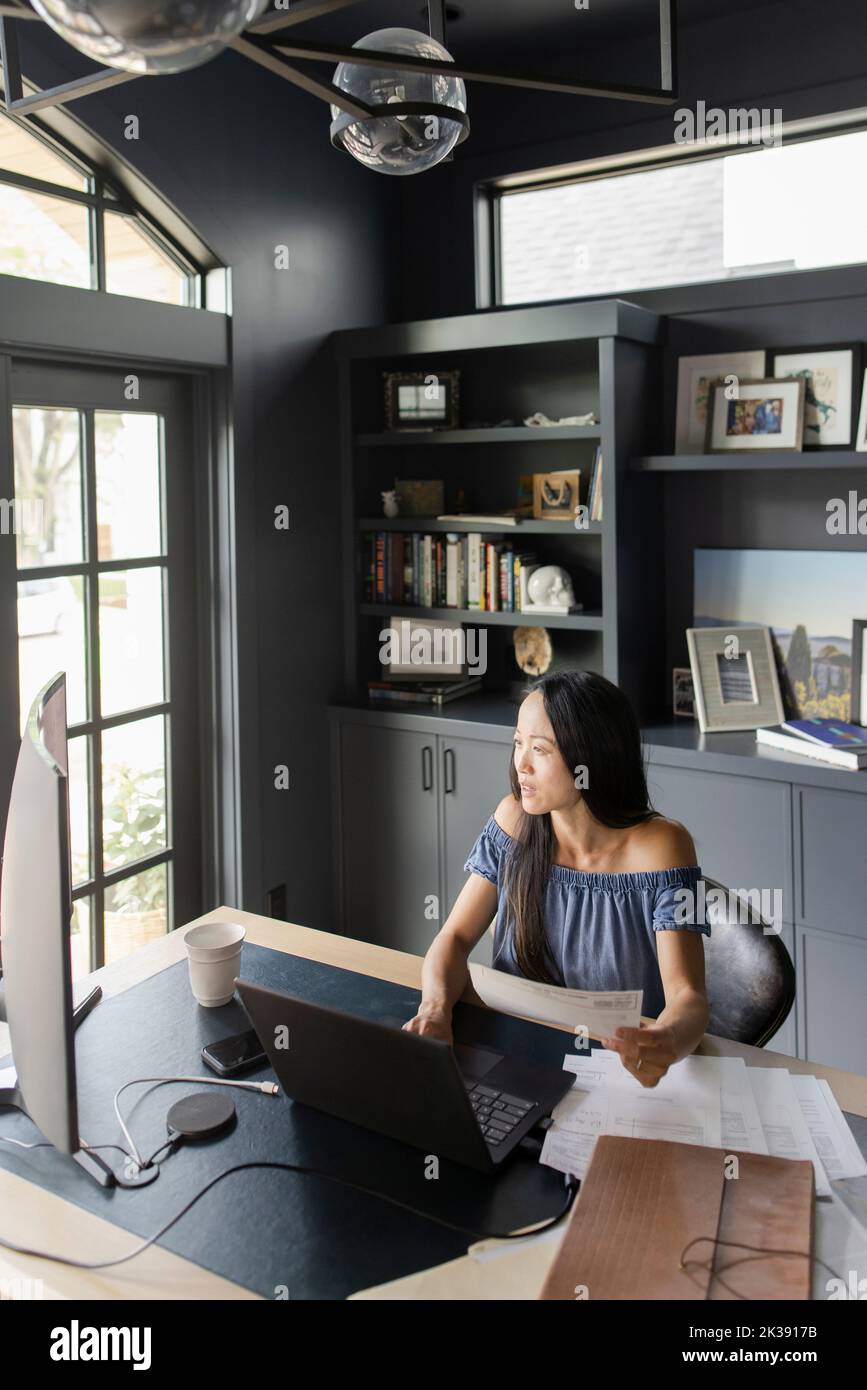 Computer paperwork hi-res stock photography and images - Alamy