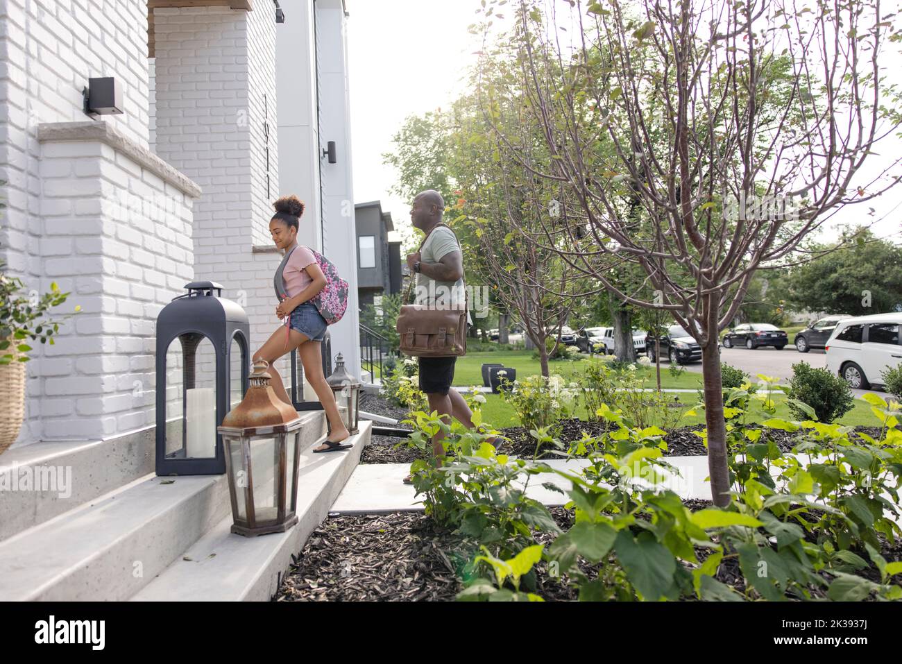 Arriving returning home hi-res stock photography and images - Alamy