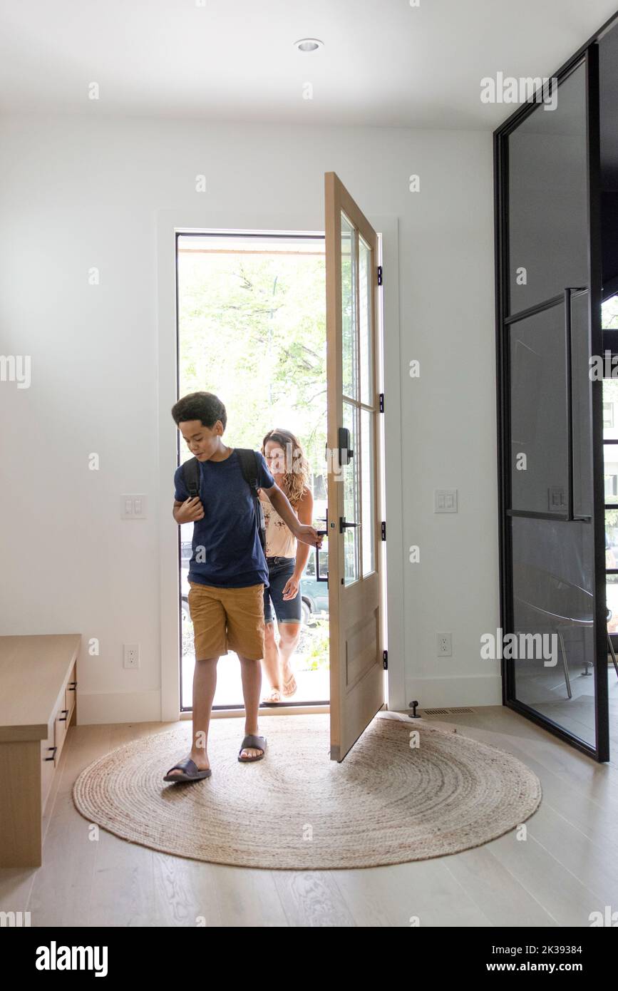 Arriving returning home hi-res stock photography and images - Alamy