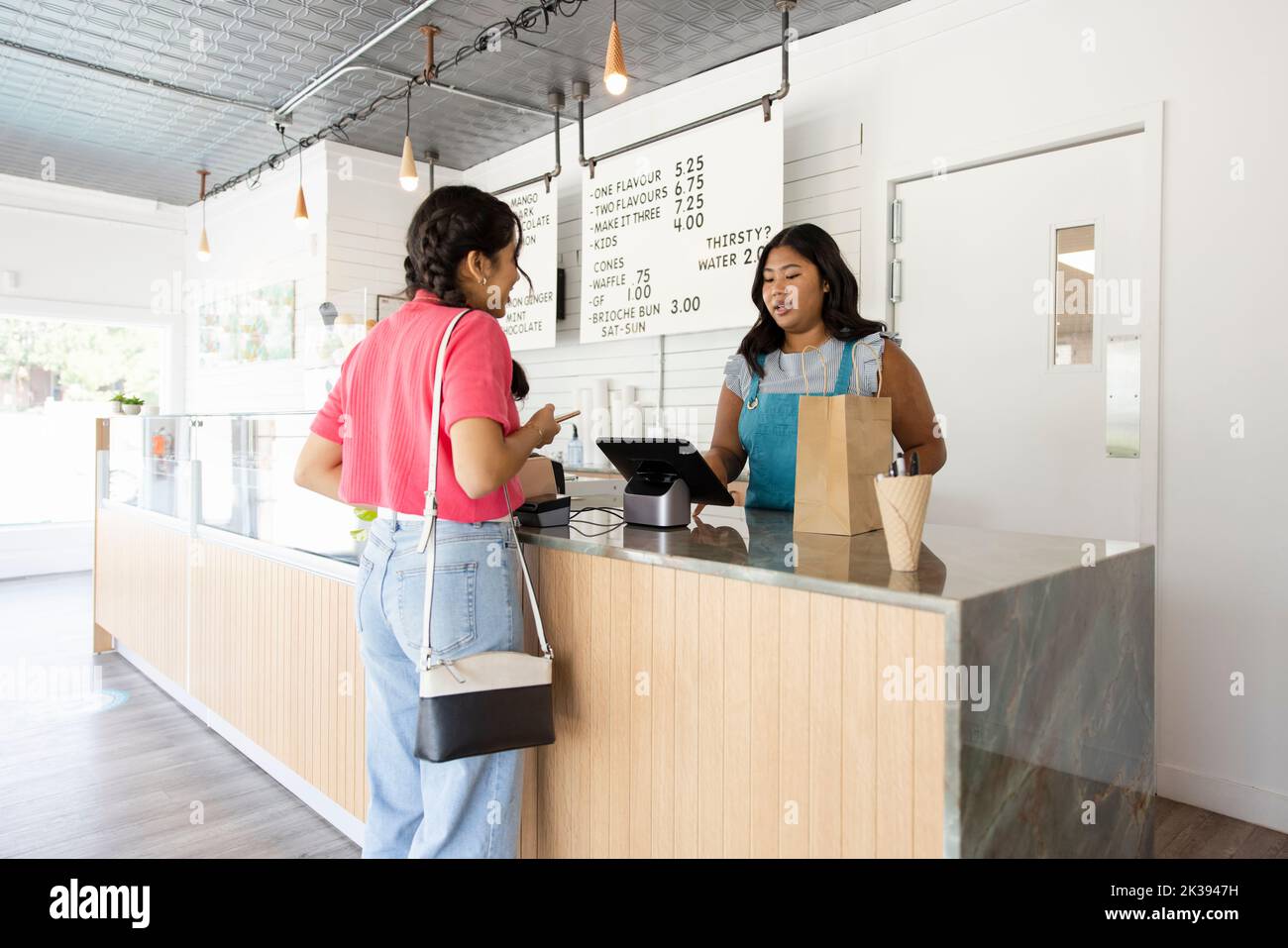 Return cash register hi-res stock photography and images - Alamy