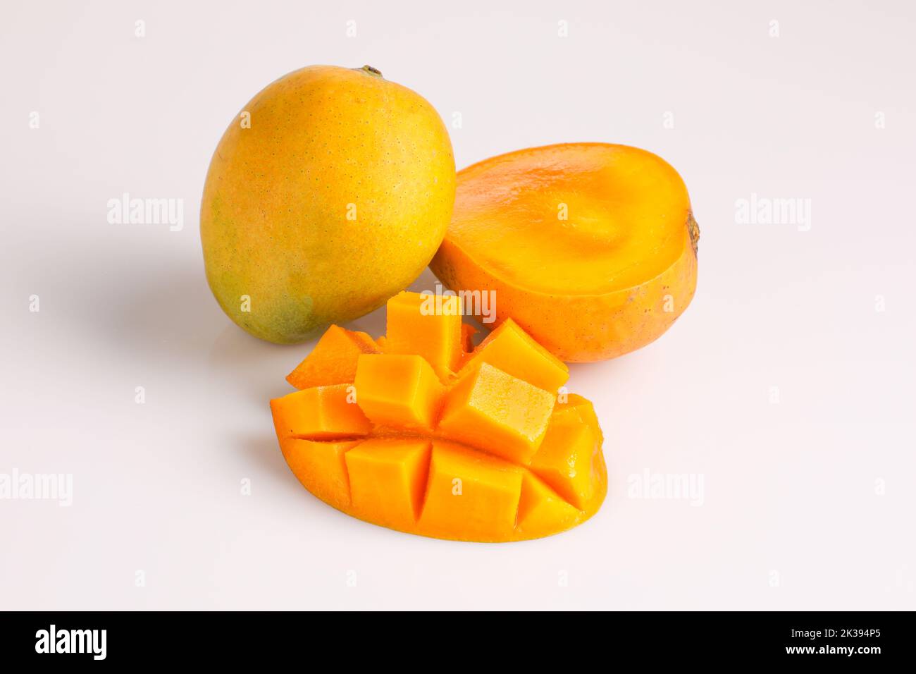 Fresh mango with mango slice and leaves Stock Photo - Alamy