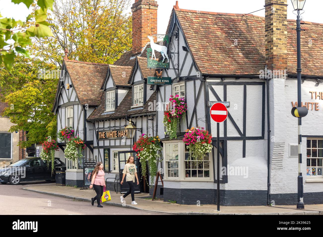 The 15th century White Hart Pub, Market Square, Biggleswade ...