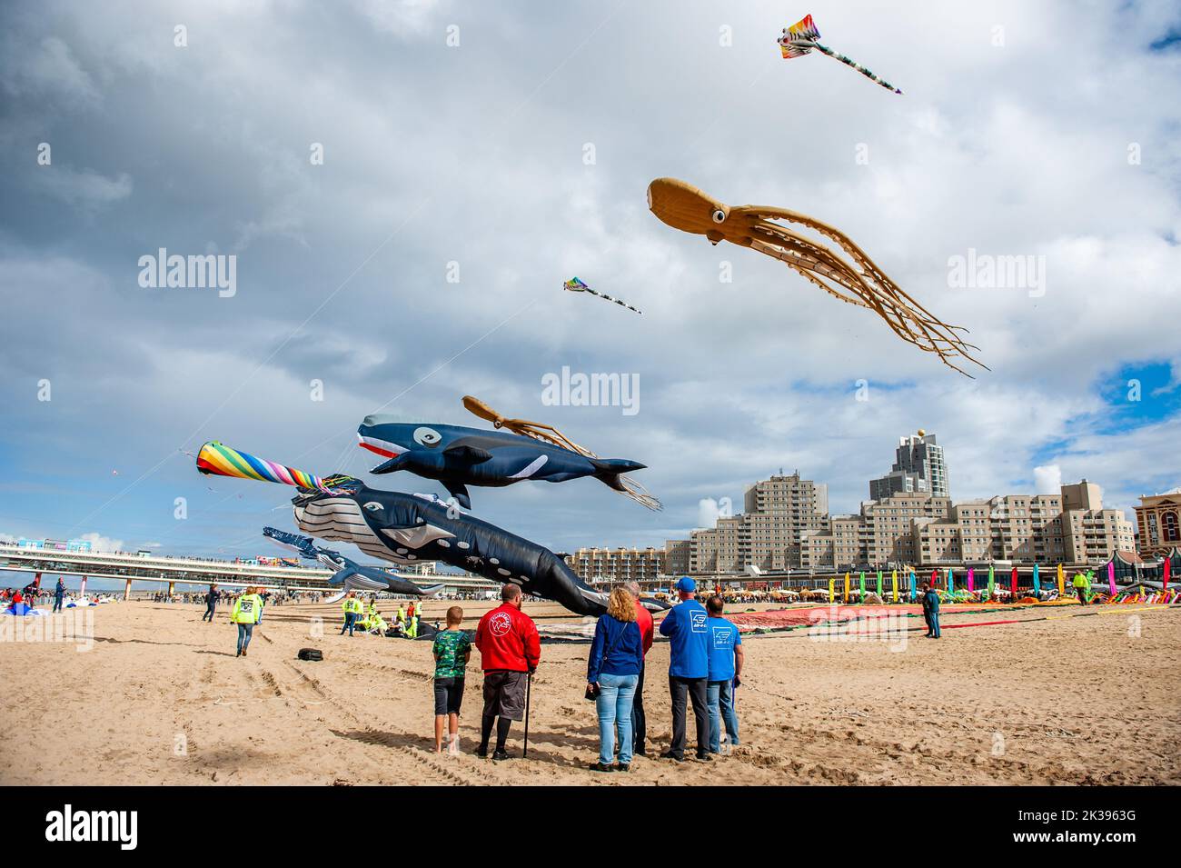 Bristol international kite festival hi-res stock photography and images ...