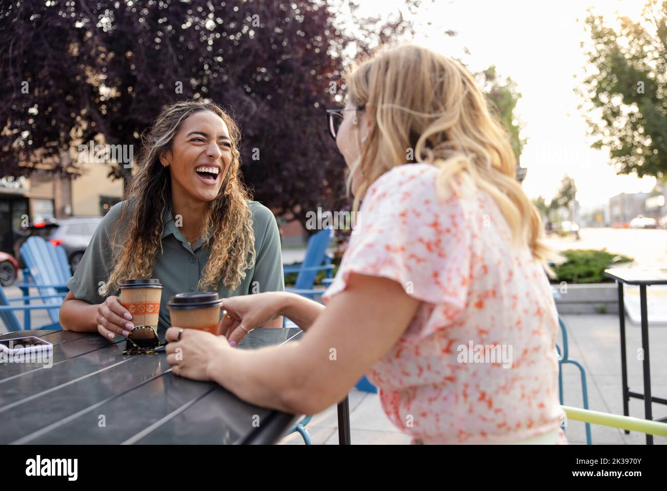 Meet woman hi-res stock photography and images - Alamy