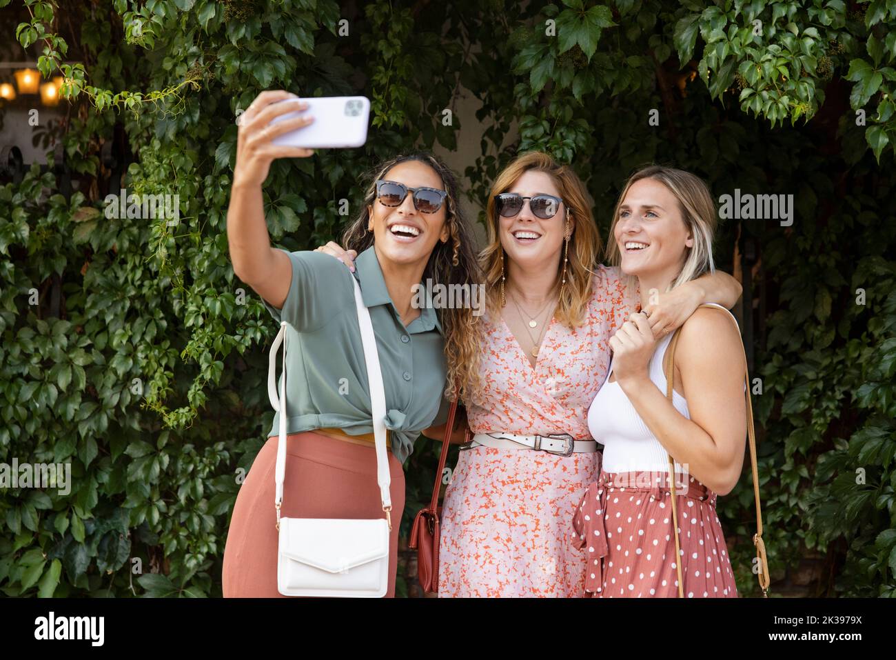 Girlfriends selfie hi-res stock photography and images - Alamy