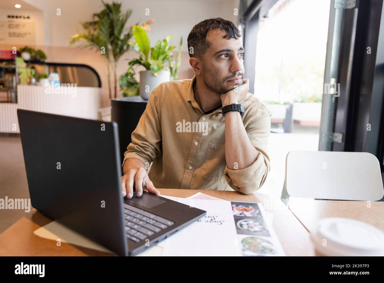 Back street cafe window hi-res stock photography and images - Alamy