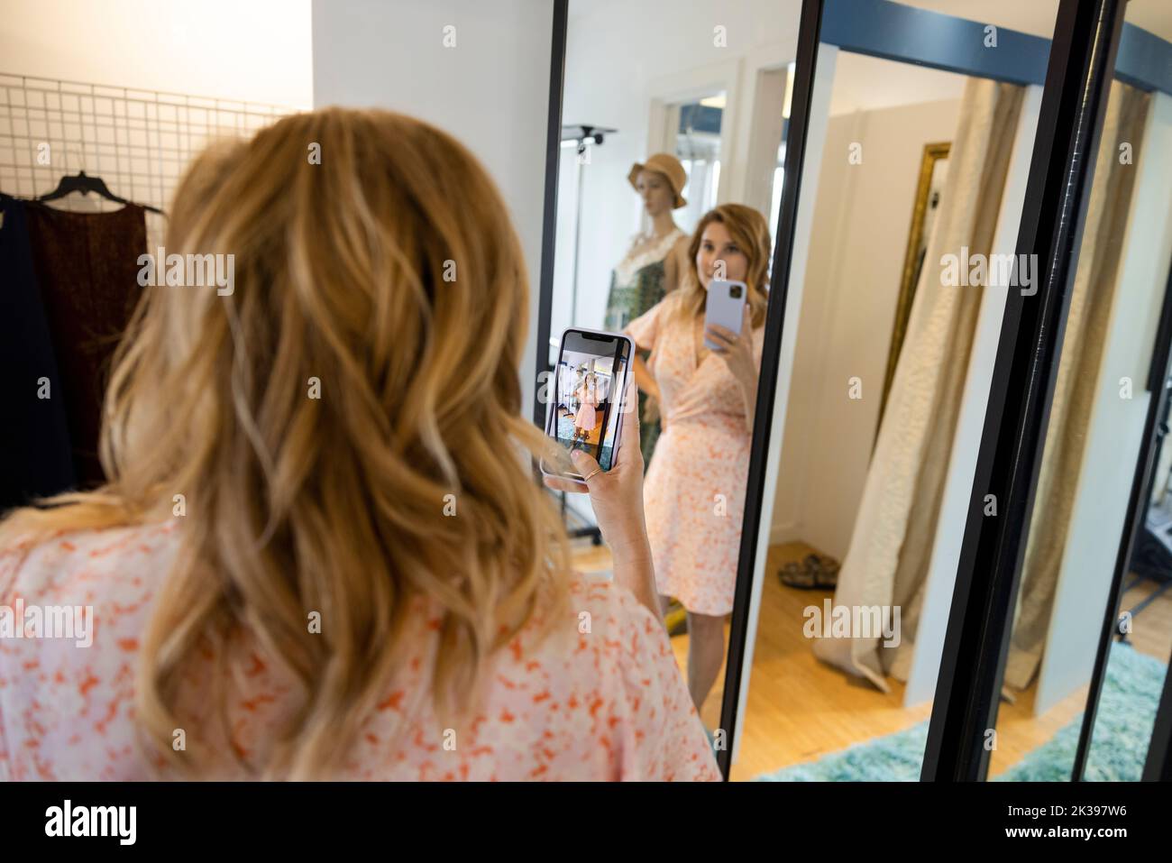 Fitting room store hi-res stock photography and images - Alamy
