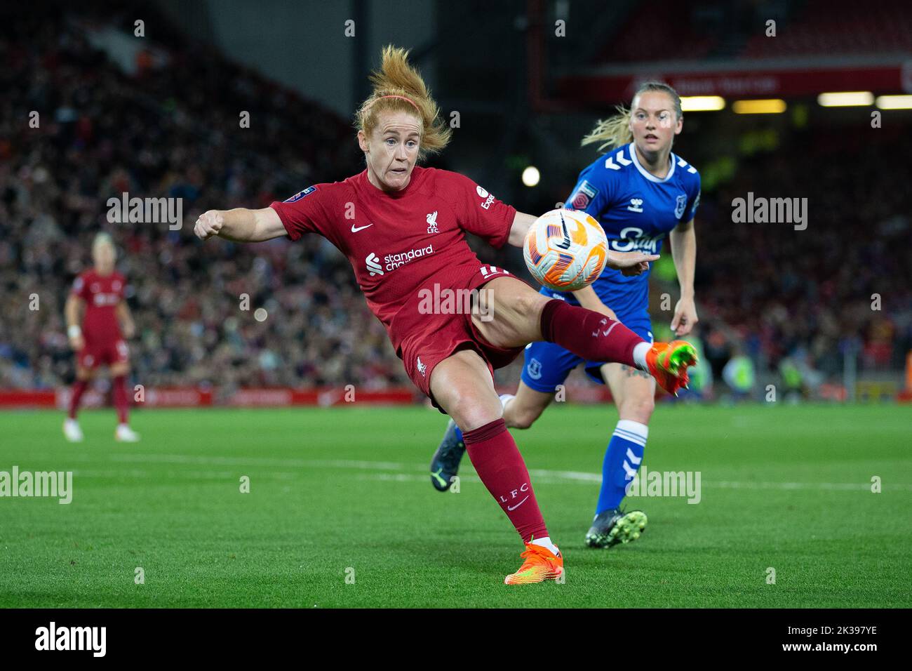 Rachel Furness #10 of Liverpool Women shoots during the The Fa Women's ...