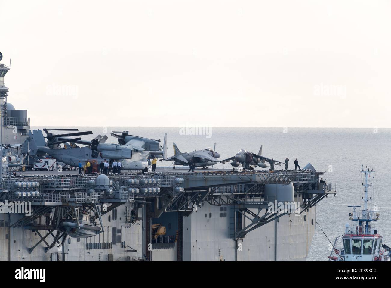 Bell Boeing V-22 Osprey V/STOL military transport aircraft and ...