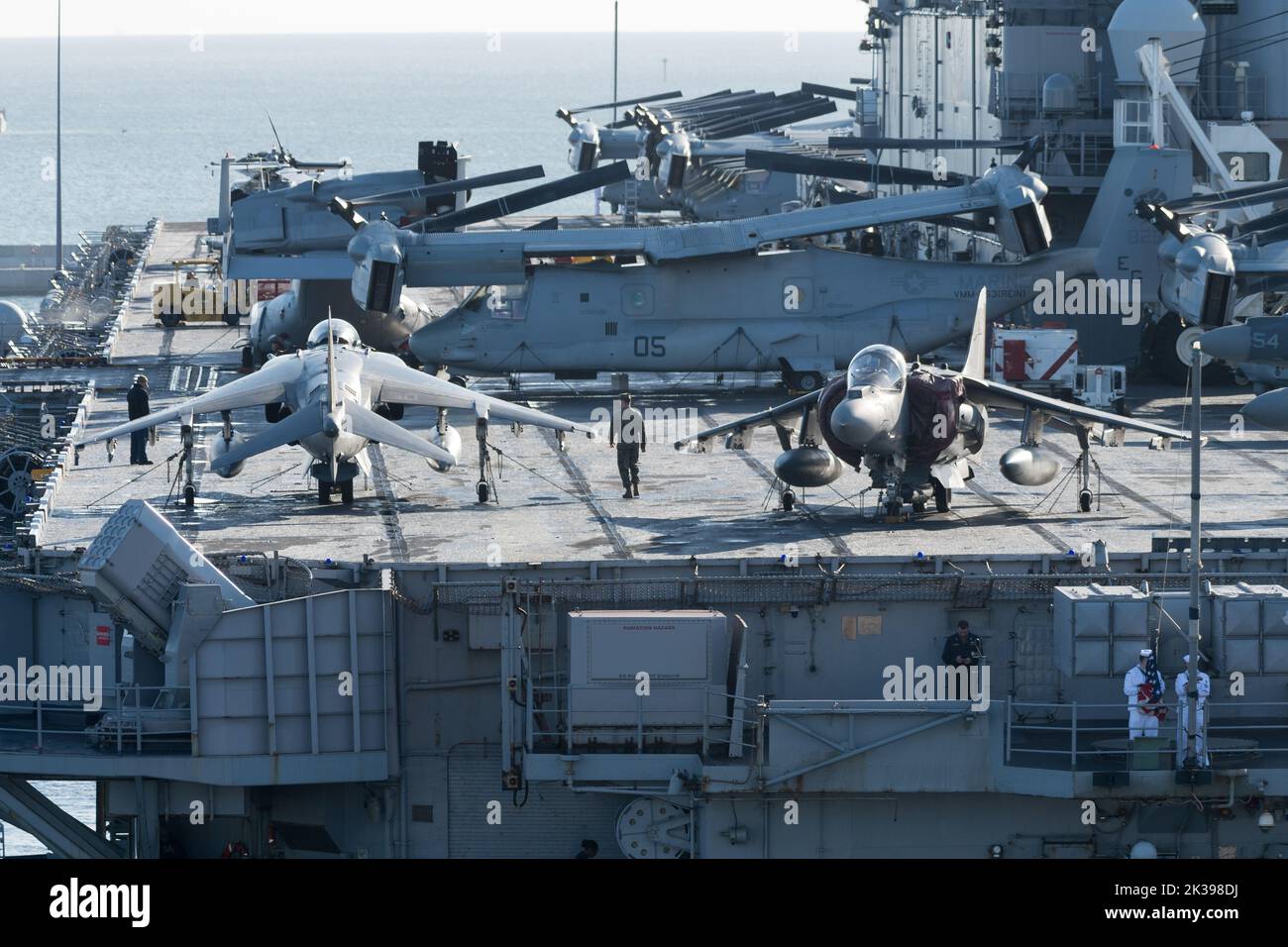 Bell Boeing V-22 Osprey V/STOL military transport aircraft and ...