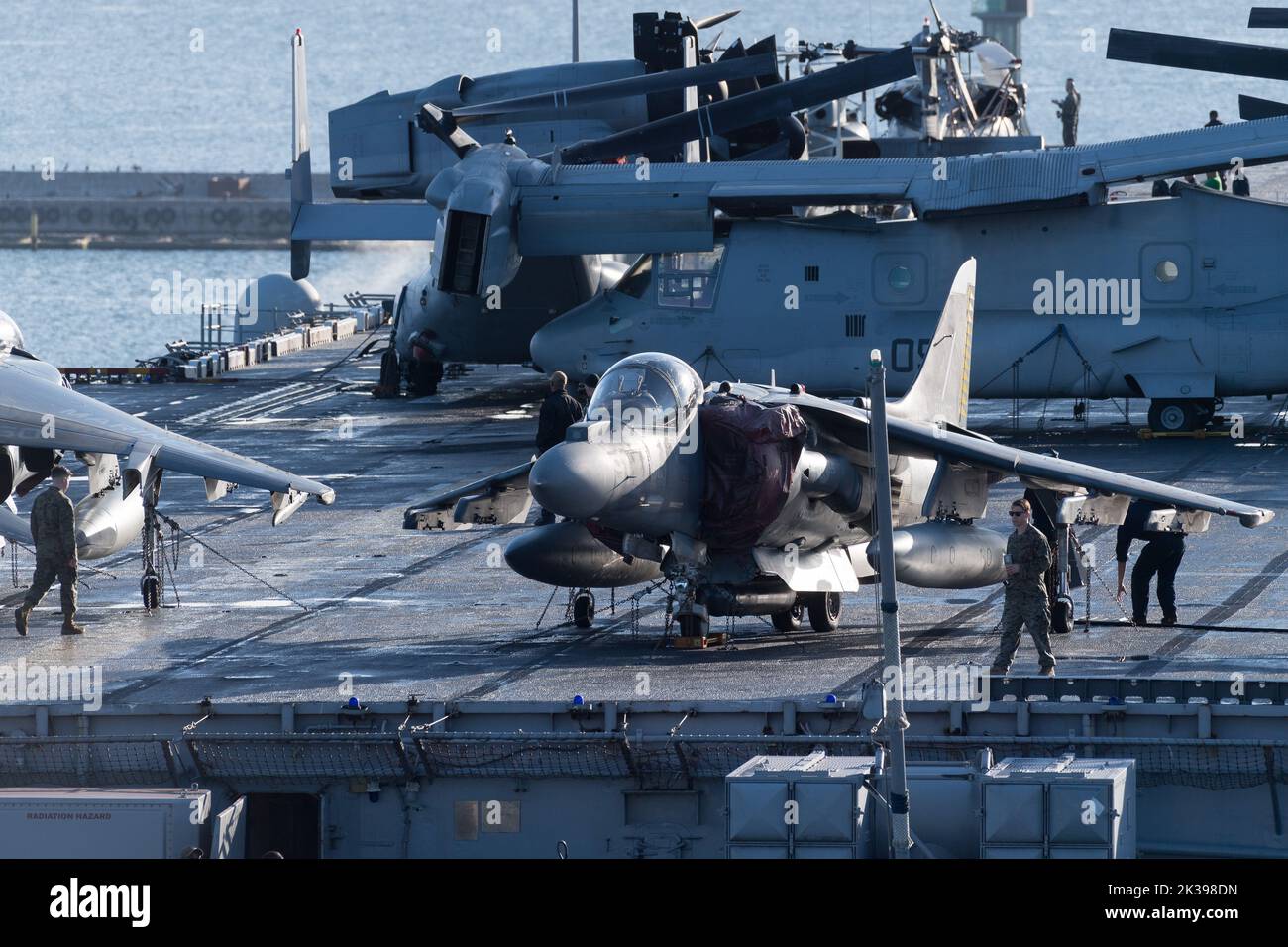 Bell Boeing V-22 Osprey V/STOL military transport aircraft and ...