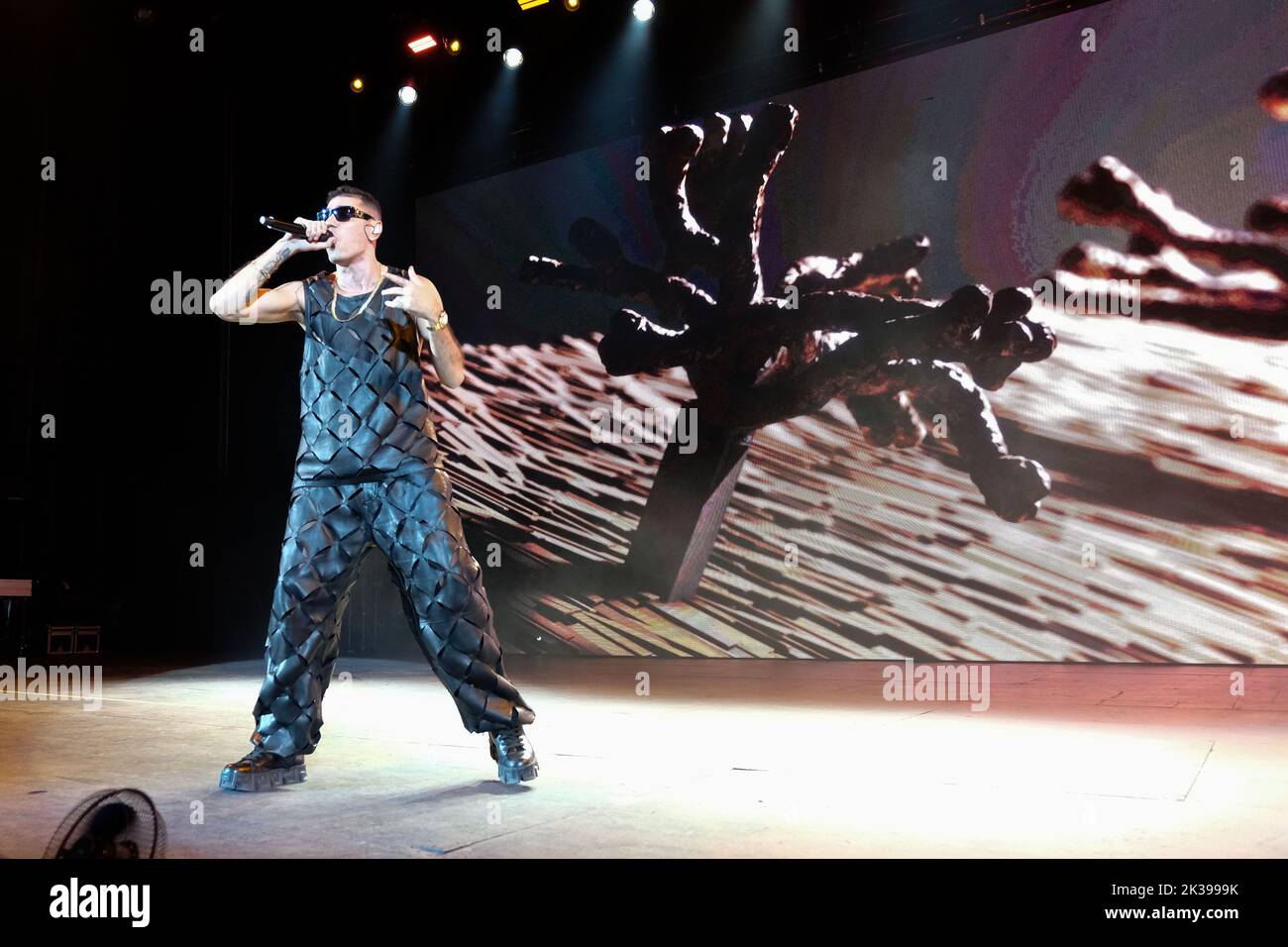 Italienische rapper -Fotos und -Bildmaterial in hoher Auflösung - Seite ...