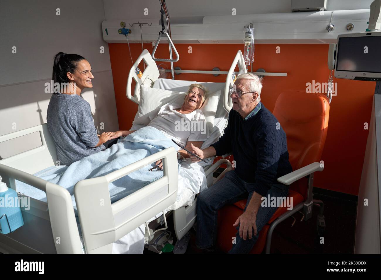 Elderly man in hospital bed family hi-res stock photography and images ...