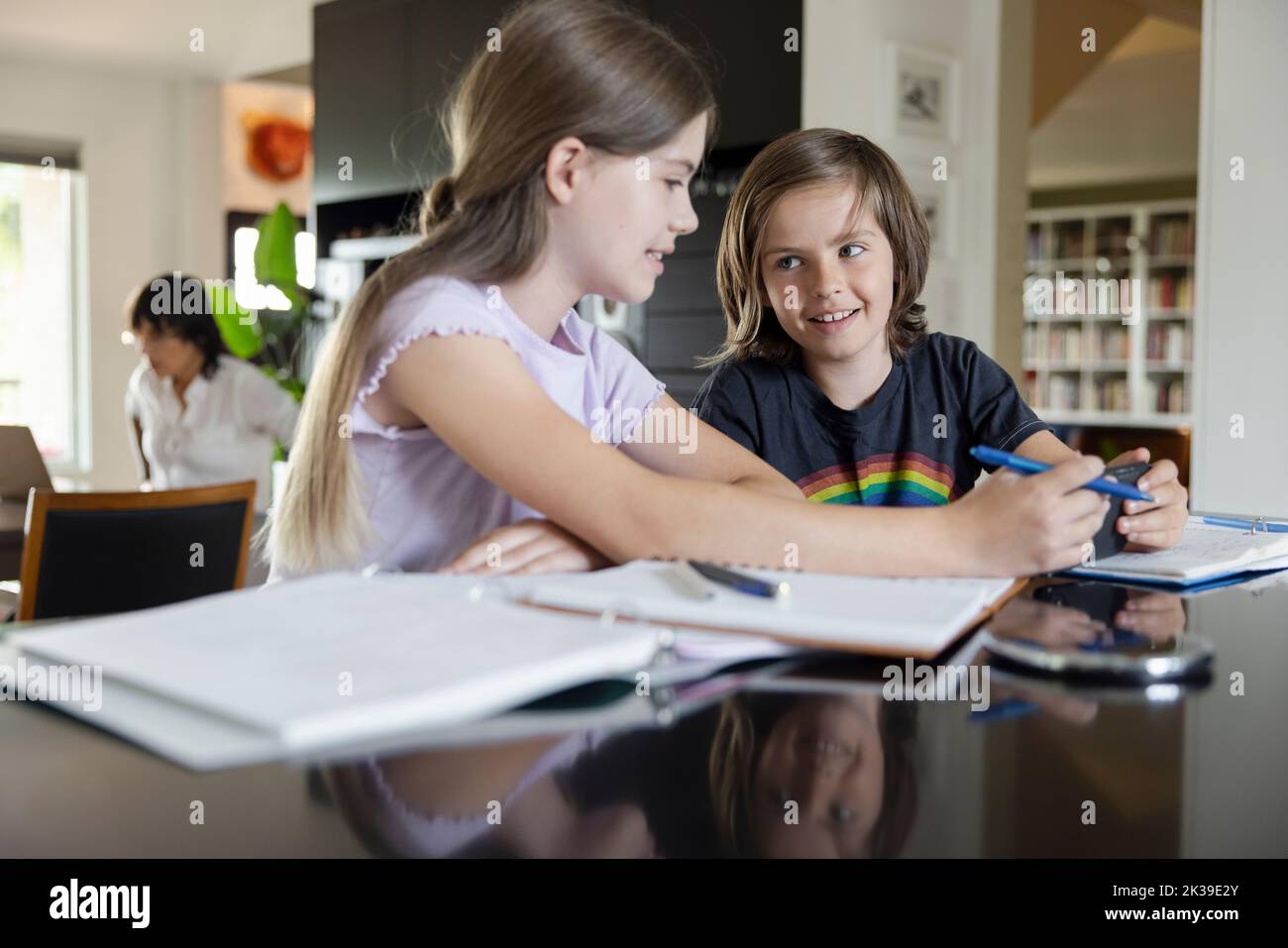 Sister helping brother homework hi-res stock photography and images - Alamy