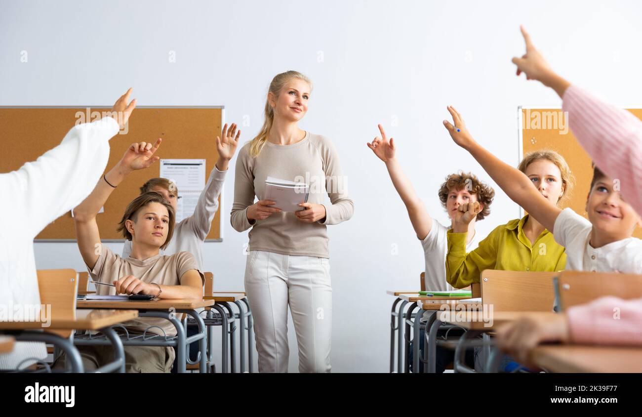 Children raise hands in class hi-res stock photography and images - Alamy