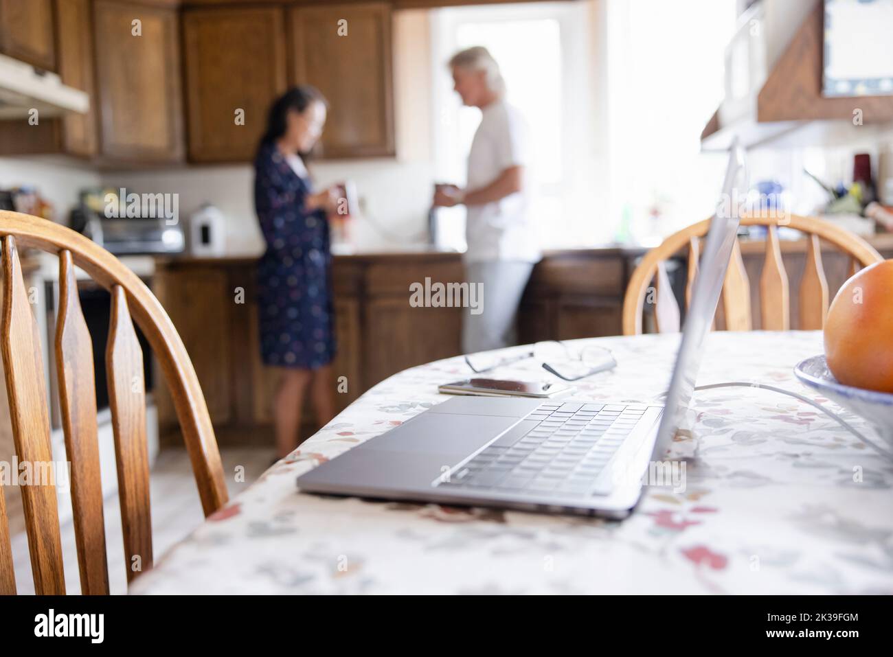 Man standing behind table hi-res stock photography and images - Alamy