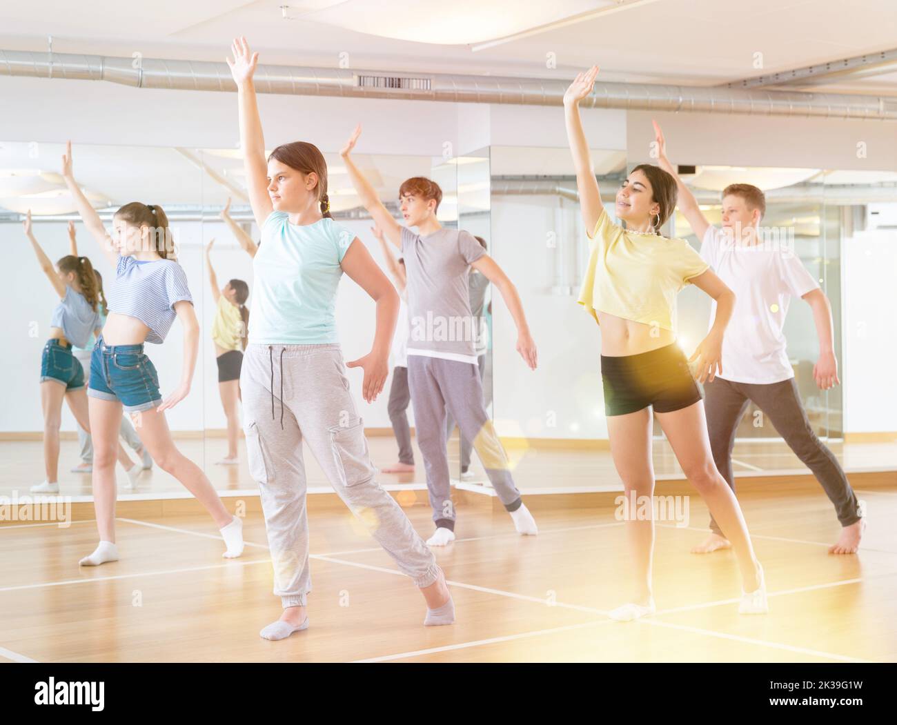 New moves dance hi-res stock photography and images - Alamy