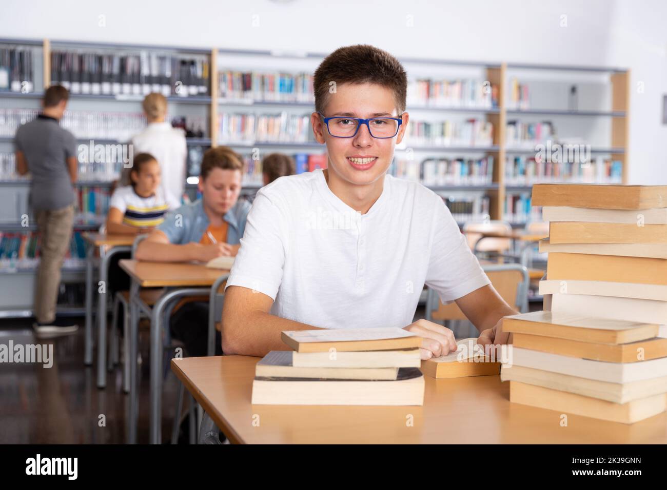 Boy in college library Stock Photo - Alamy