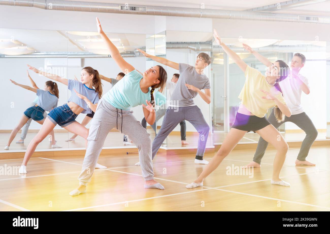 Active teens learn new dance moves in studio Stock Photo - Alamy