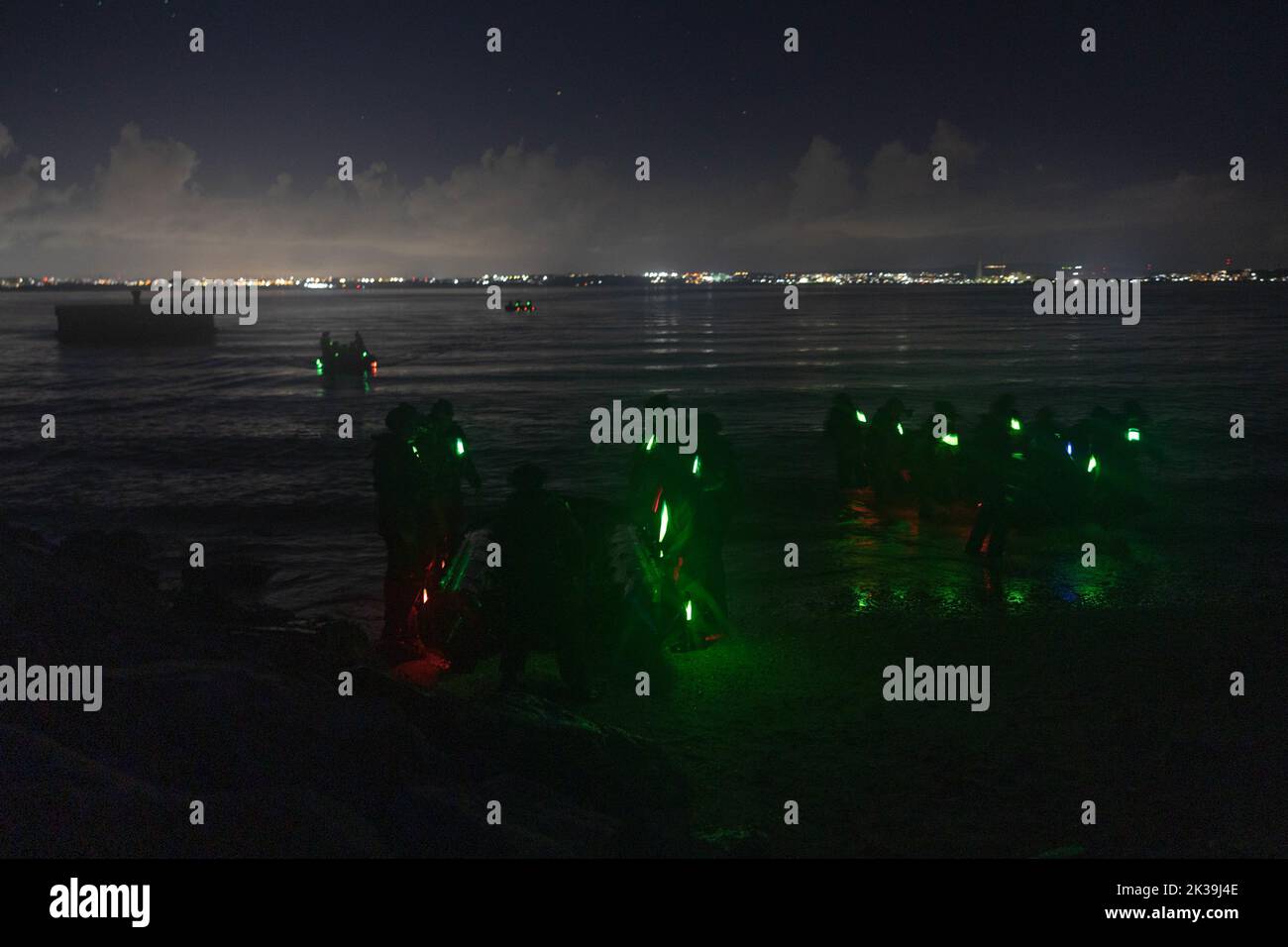 Kin blue beach hi-res stock photography and images - Alamy