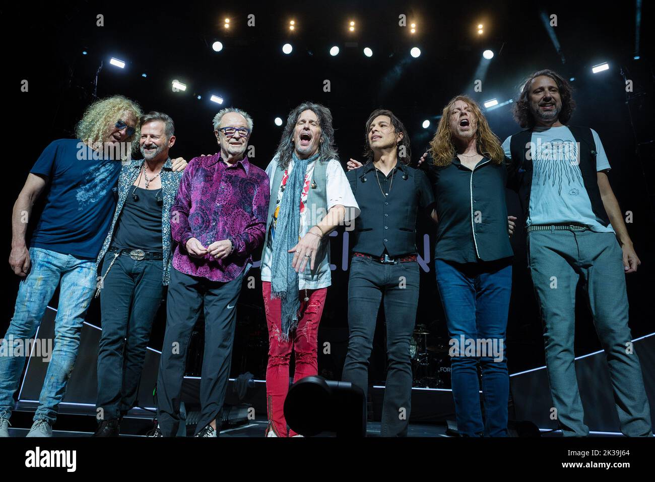 LONDON, ENGLAND: Foreigner perform on stage supporting Whitesnake at ...