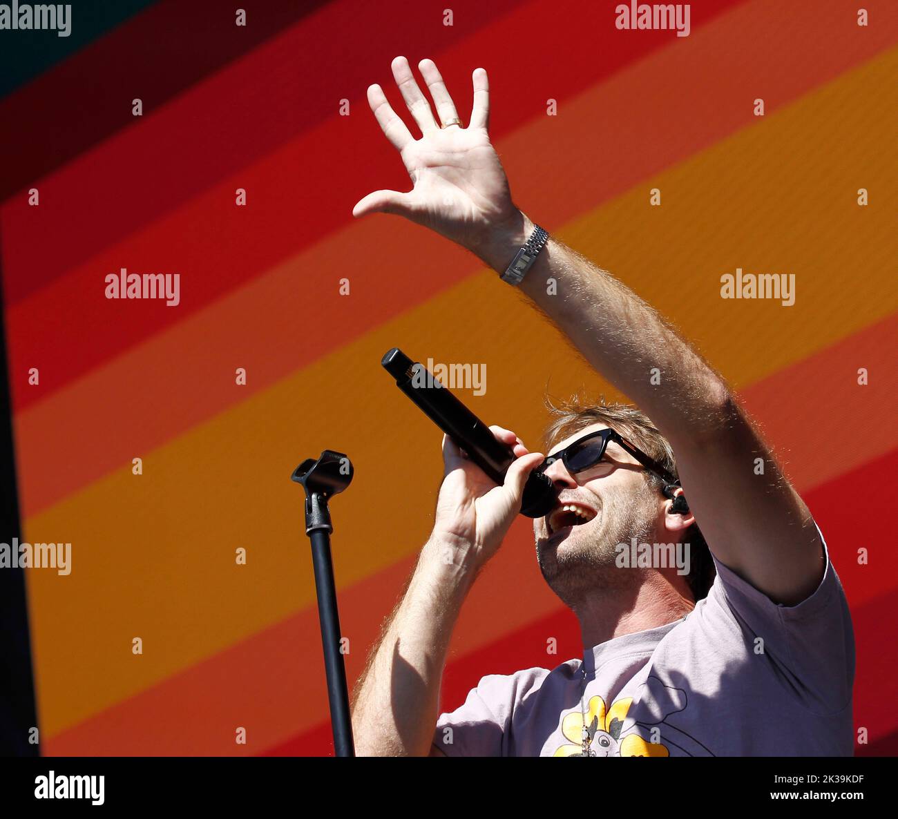2022 iheartradio music festival daytime stage hi-res stock photography ...