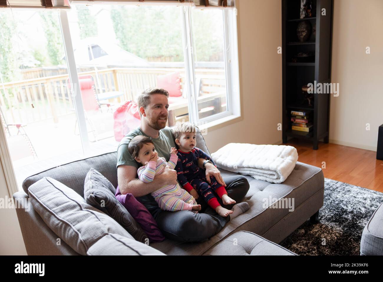 Man watching kids television hi-res stock photography and images - Alamy