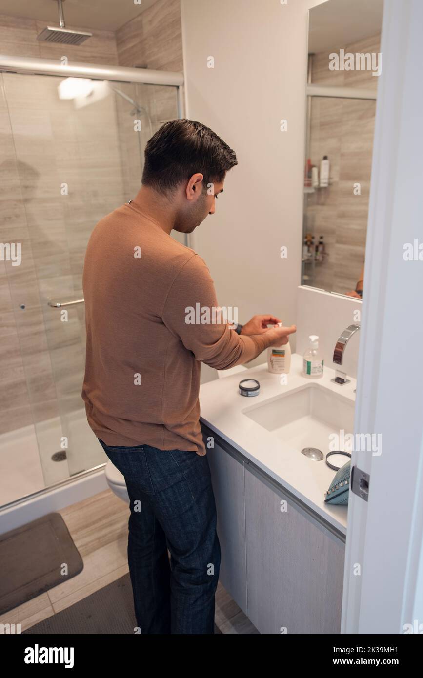 Washing hands man soap hi-res stock photography and images - Alamy