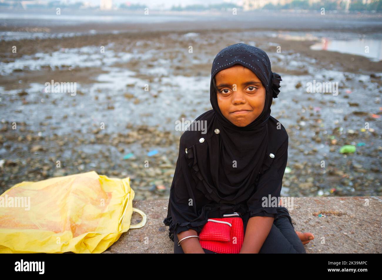A young Indian Muslim girl begging for money Stock Photo - Alamy