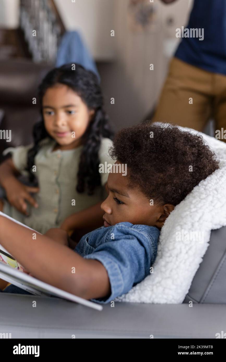 Brother sister sitting reading hi-res stock photography and images - Alamy