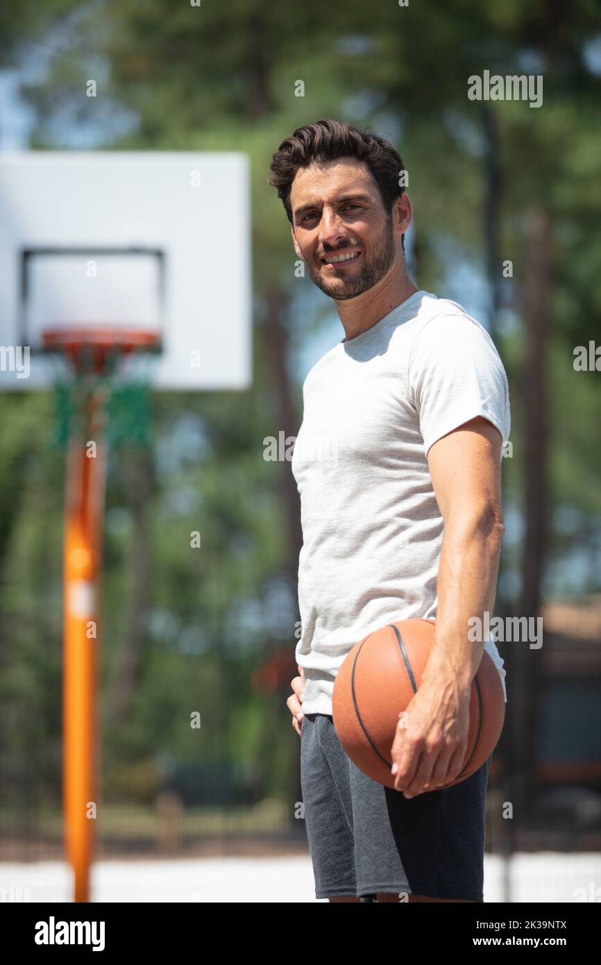 Man dunking basketball african american hi-res stock photography and ...