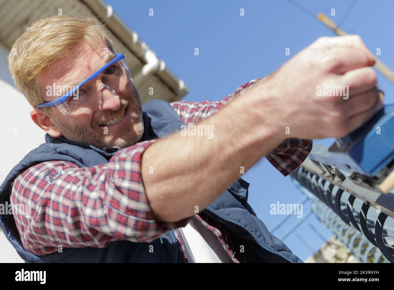 Man working big circular hi-res stock photography and images - Alamy
