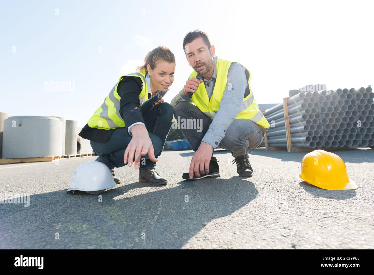 engineering women and men working together Stock Photo - Alamy