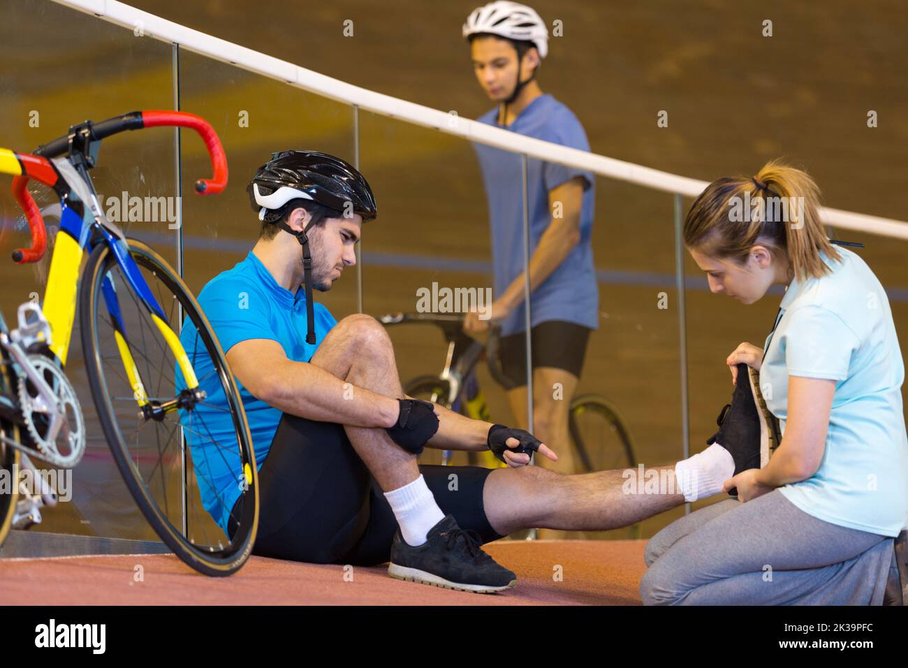 Racing lane velodrome hi-res stock photography and images - Alamy