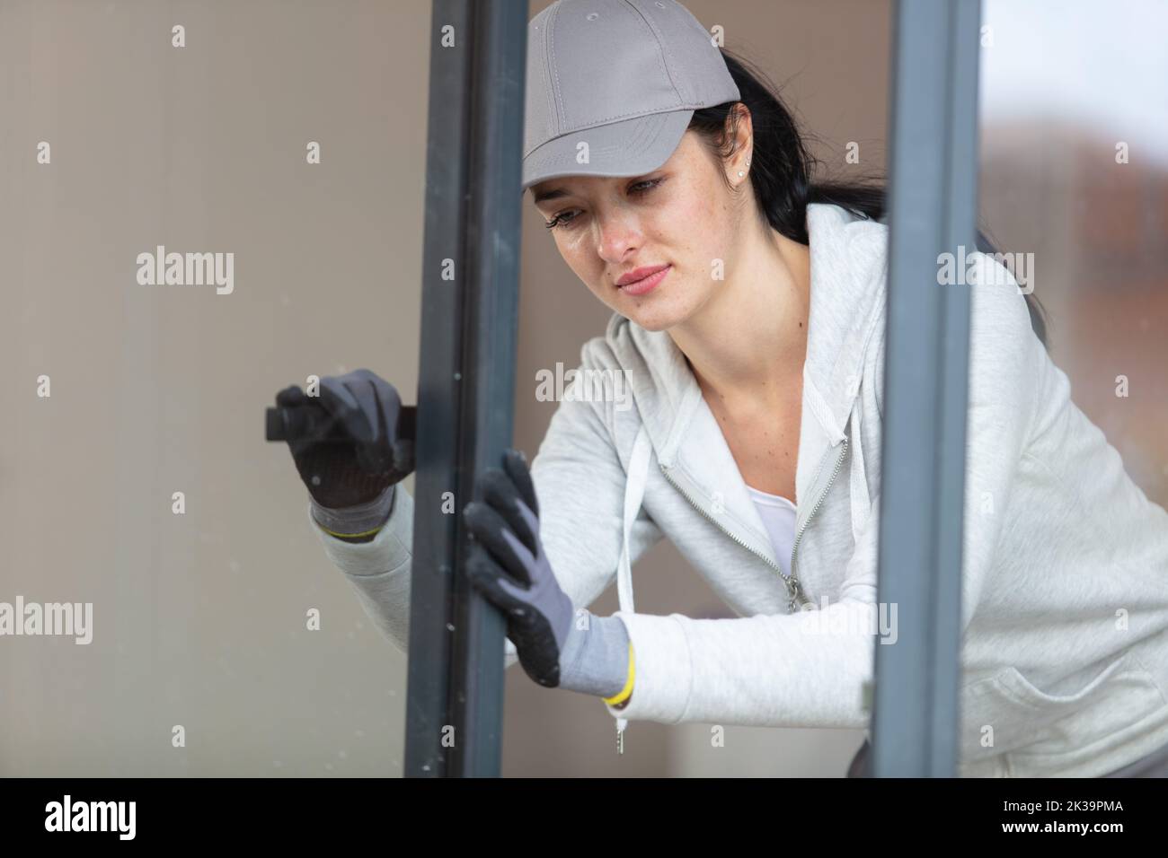 woman installing window handle with screwdriver Stock Photo - Alamy