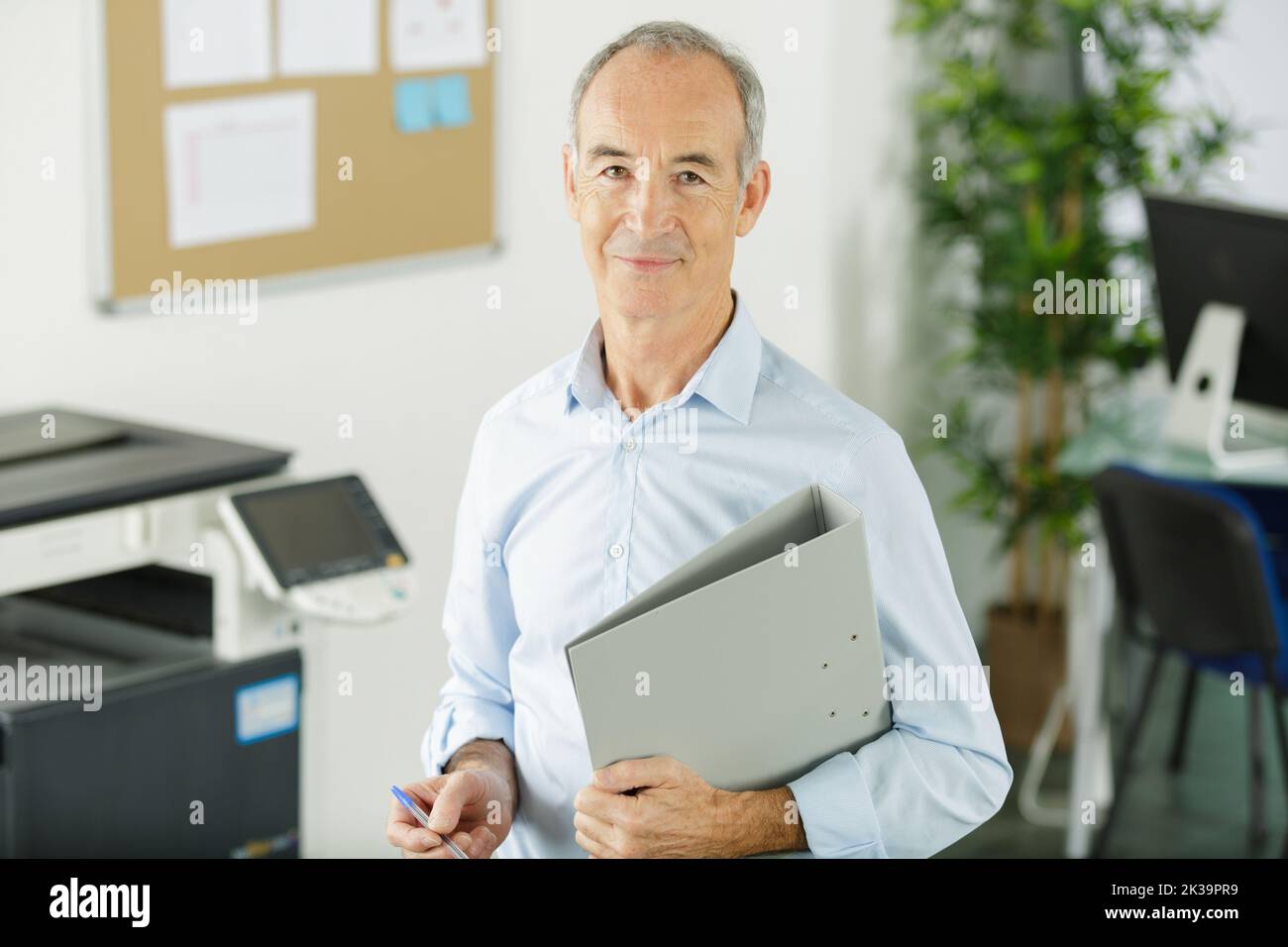 man holding files and folder Stock Photo - Alamy