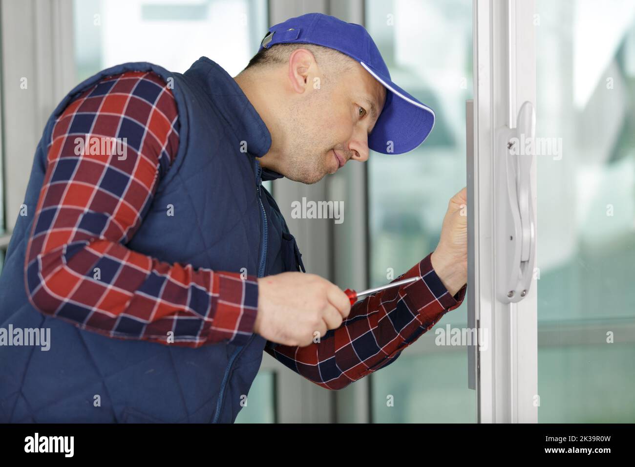 Installs plastic upvc windows hi-res stock photography and images - Alamy