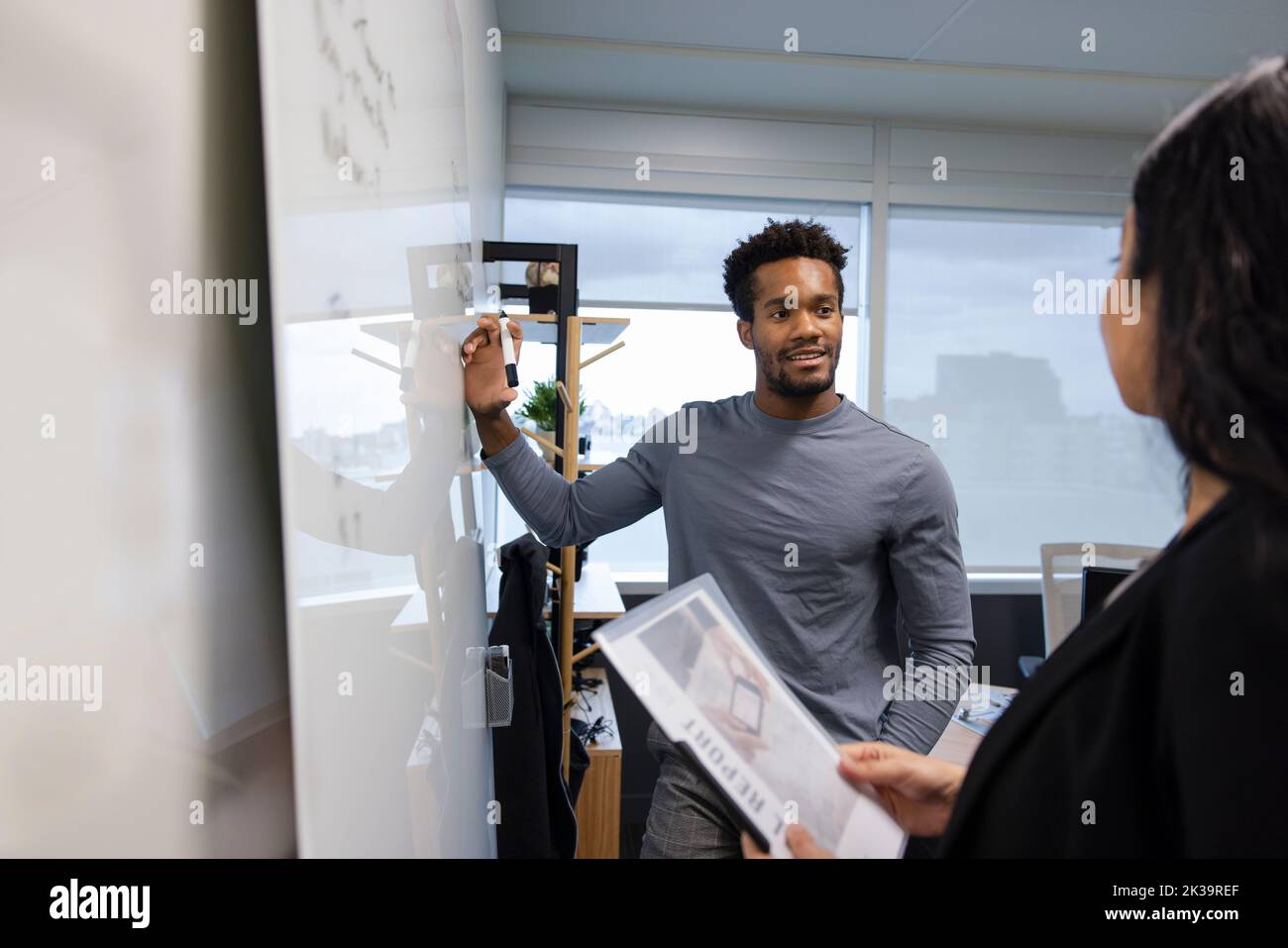 Manager beside whiteboard hi-res stock photography and images - Alamy