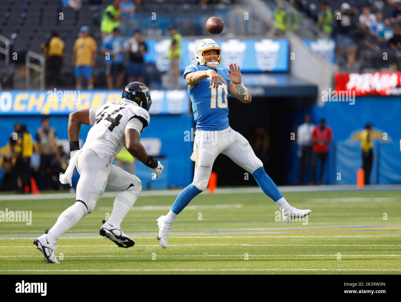 September 25, 2022 Los Angeles Chargers quarterback Justin Herbert (10 ...