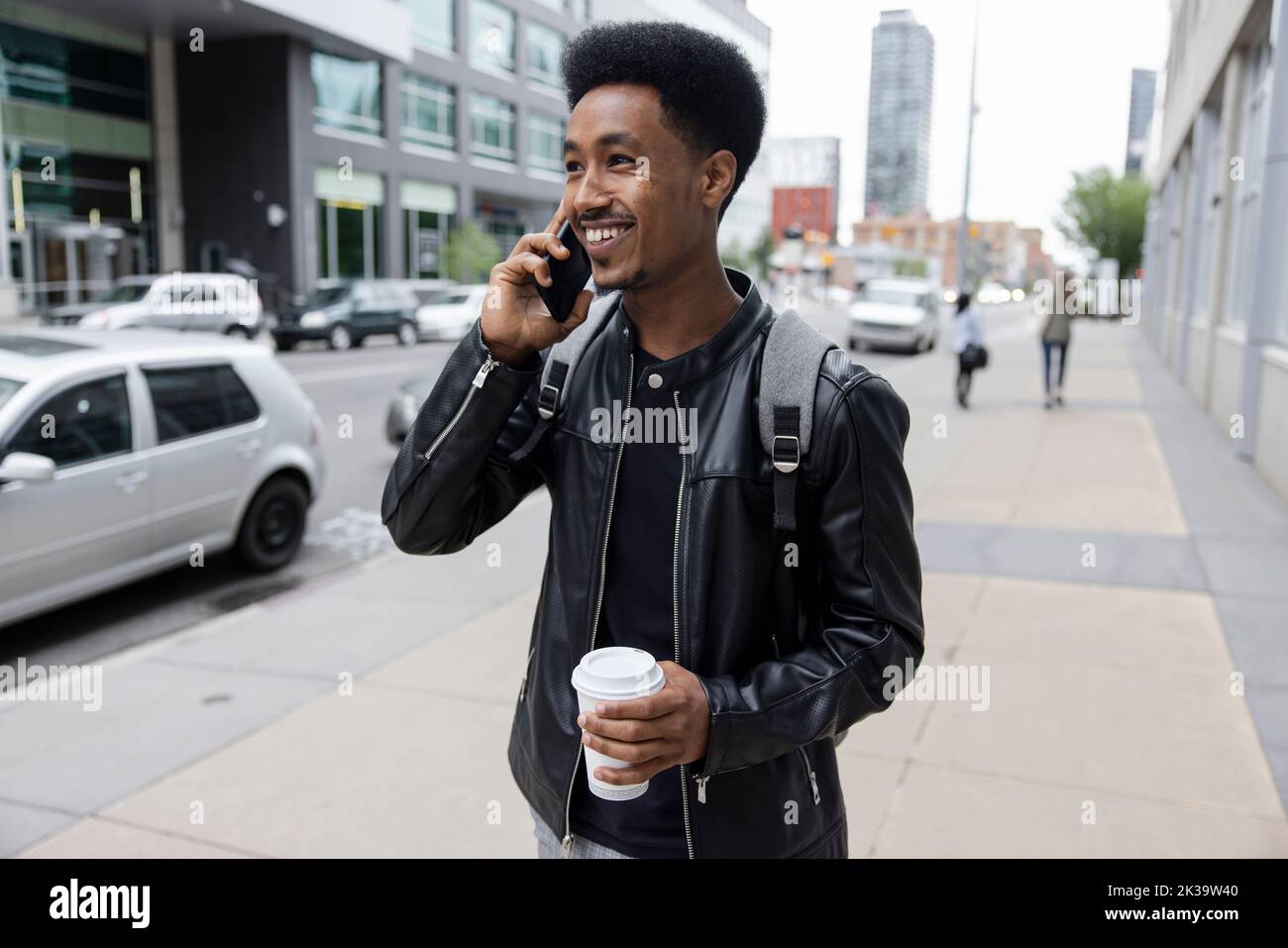 Man standing up talking hi-res stock photography and images - Alamy