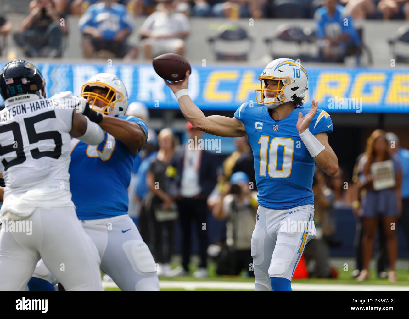 September 25, 2022 Los Angeles Chargers quarterback Justin Herbert (10 ...