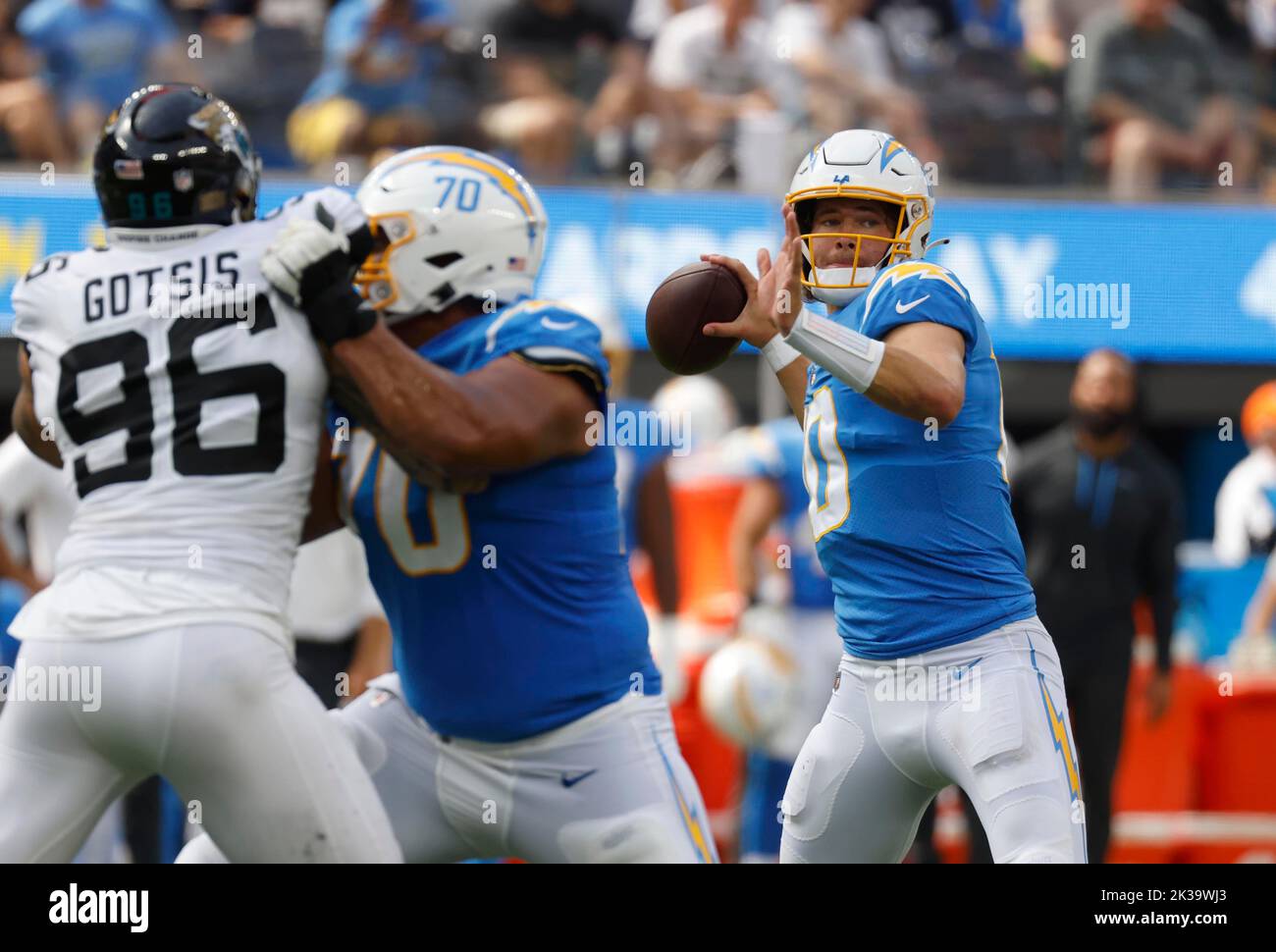 September 25, 2022 Los Angeles Chargers quarterback Justin Herbert (10 ...