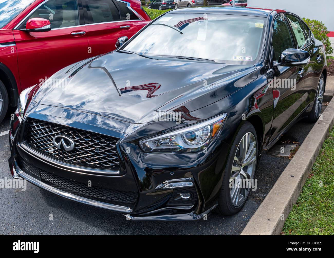Black infinti car hi-res stock photography and images - Alamy