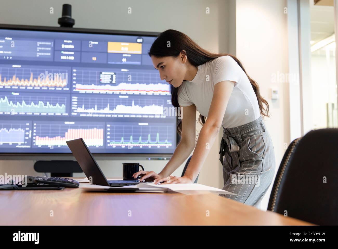 Analyse room hi-res stock photography and images - Alamy