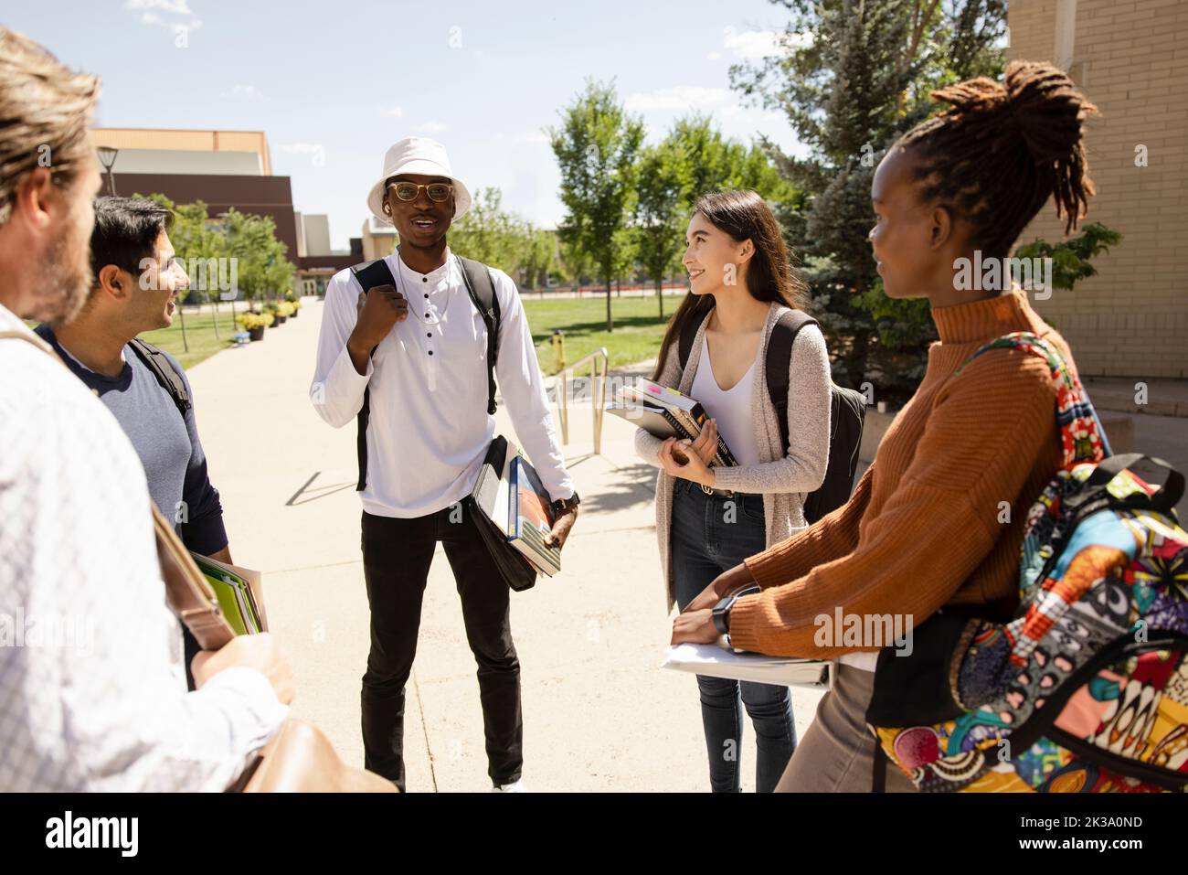 Students campus talking hi-res stock photography and images - Alamy