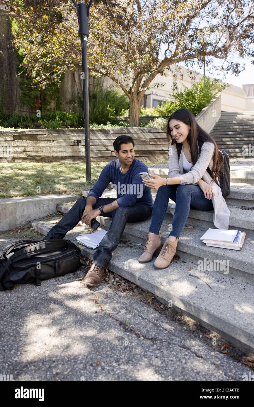 Smart students hi-res stock photography and images - Alamy