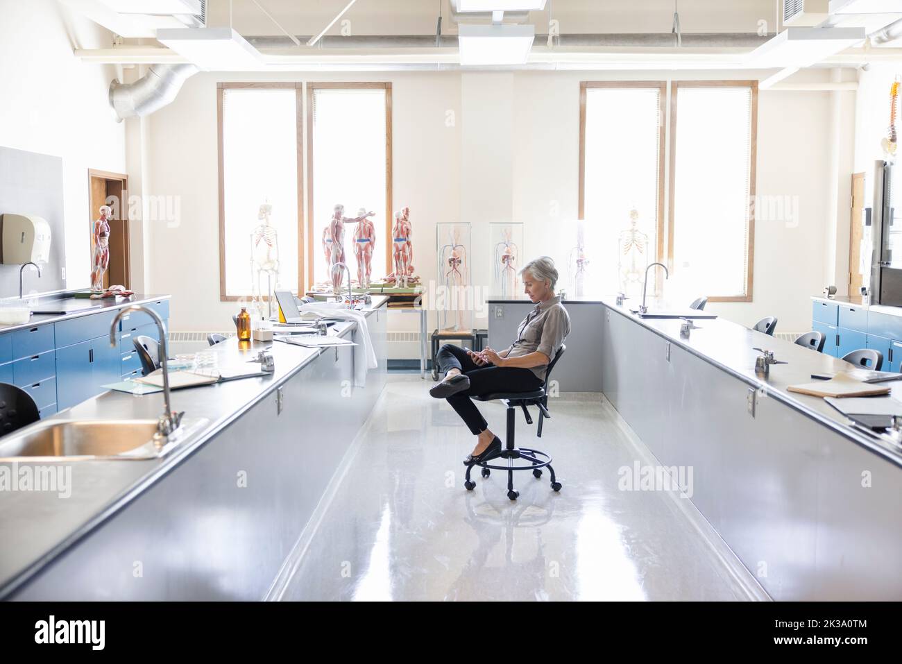 Study of female legs hi-res stock photography and images - Alamy